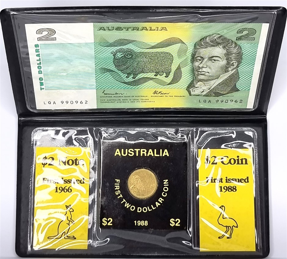 A FOLDER CONTAINING A $2 NOTE AND COIN Auction (0014-2556816) | Grays ...