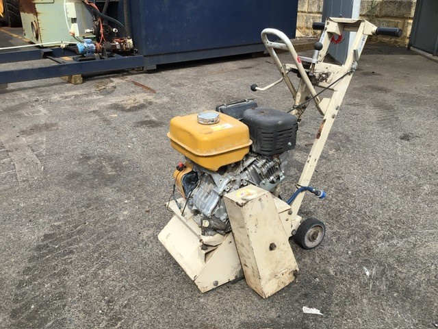 Edco CPM10-GLP 10” Petrol Powered Walk Behind Concrete Planer Auction ...