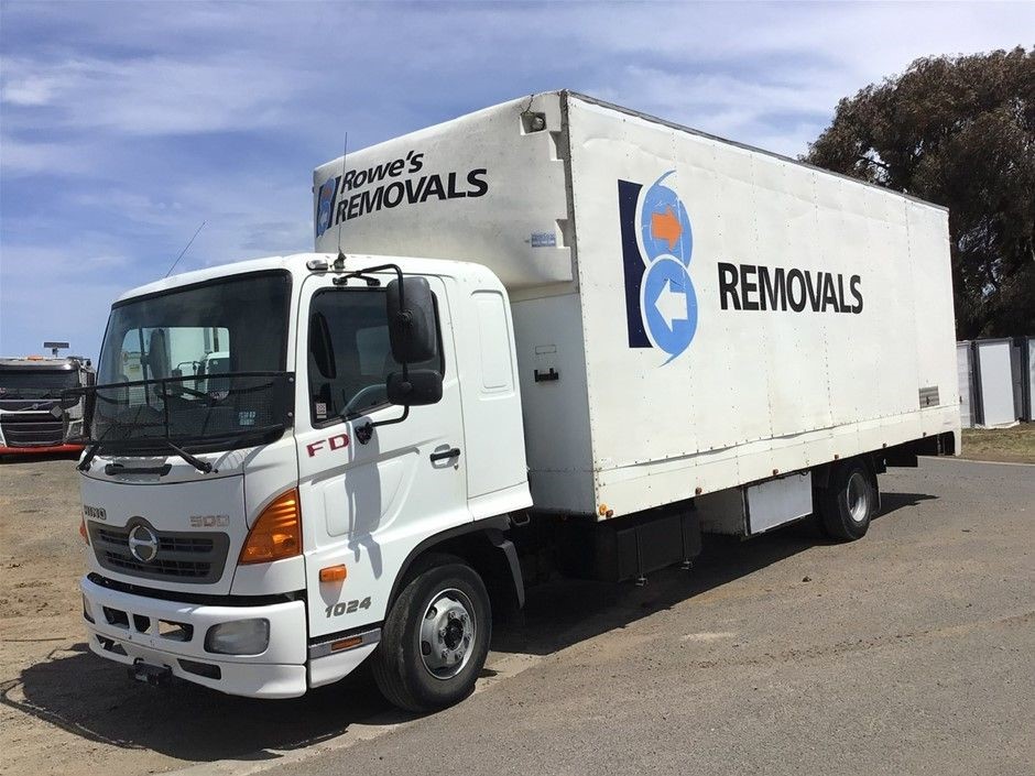 2009 Hino FD500 4 x 2 Pantech Truck