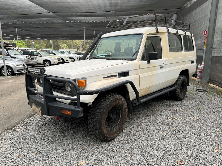 Toyota Landcruiser Manual 4wd Auction (0001-10339013) | Grays Australia