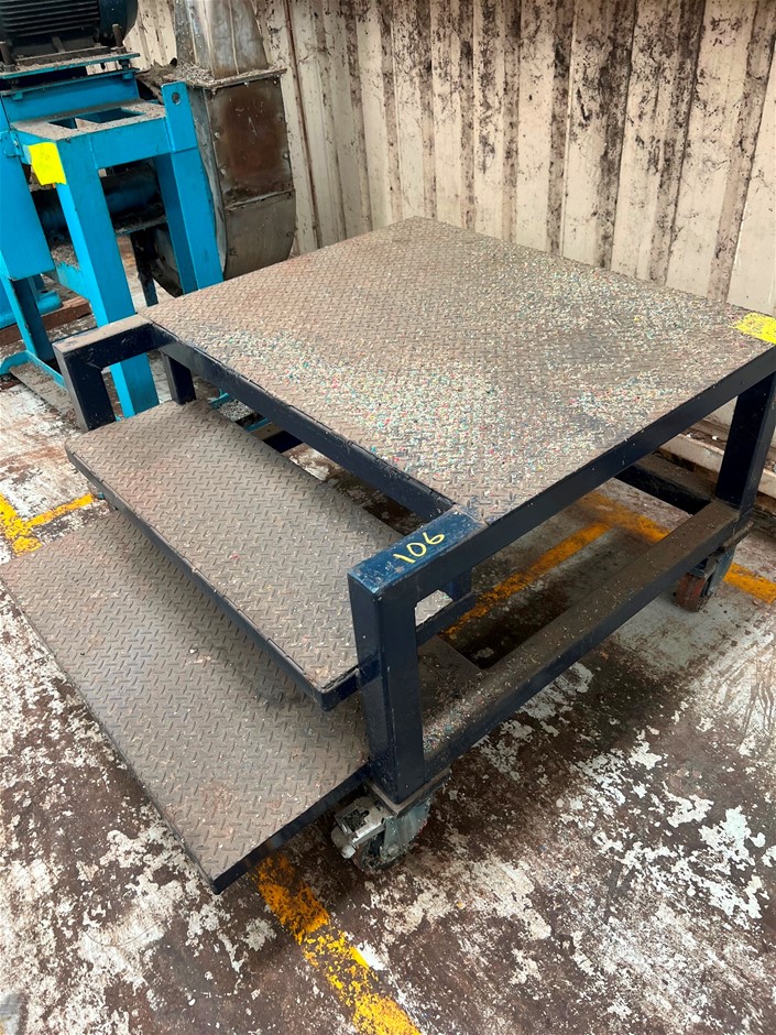 Mobile Steel Stand and Steps Auction (0106-3027853) | Grays Australia