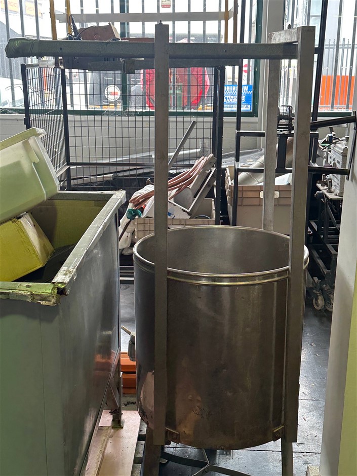 WILSON Stainless Steel Pot on Stand Auction (0129-5055258) | Grays ...