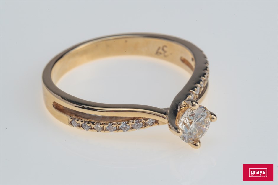 9CT YELLOW GOLD 1X 0.37CT CENTRE + 0.14 JSI2 SIDE DIA Auction (0066-5055334) | Grays Australia
