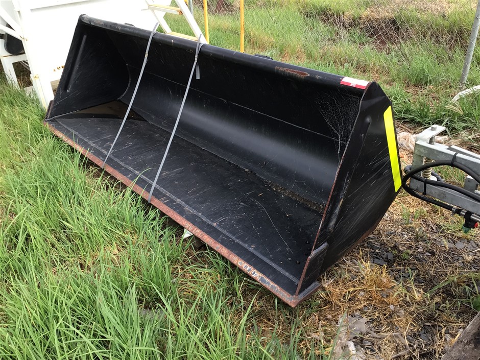 Challenge Loader Bucket 2460mm Auction (0005-7049573) | Grays Australia