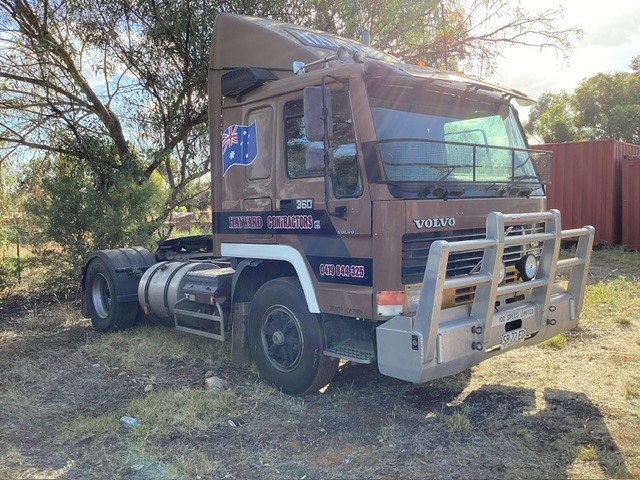 1996 Volvo FL10 4 x 2 Prime Mover Truck And Tri Axle Trailer Package ...