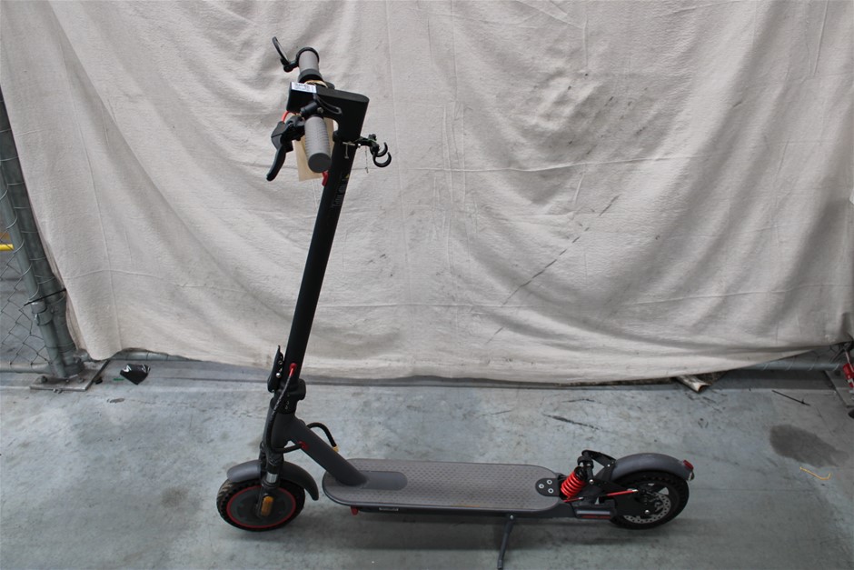 E Scooter Handler