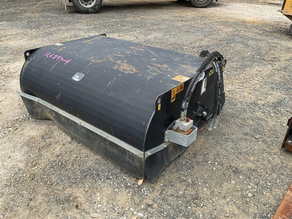 Himac Sweeper Bucket Attachment Auction (0004-3028464) | Grays Australia