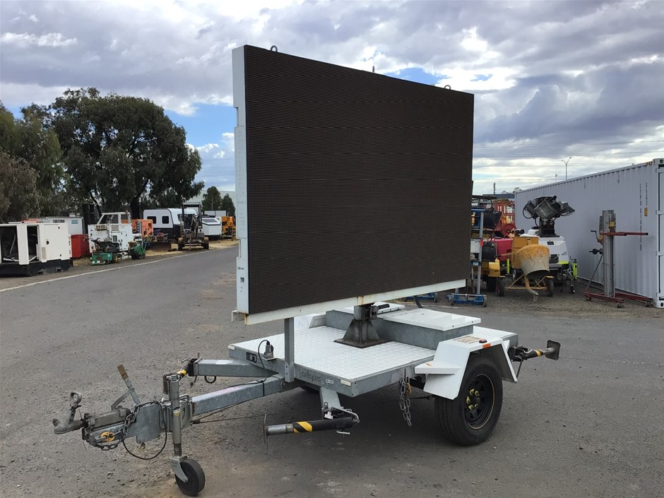 Ventech Towable L.E.D. Message Board. Auction (0034-3028615) | Grays ...
