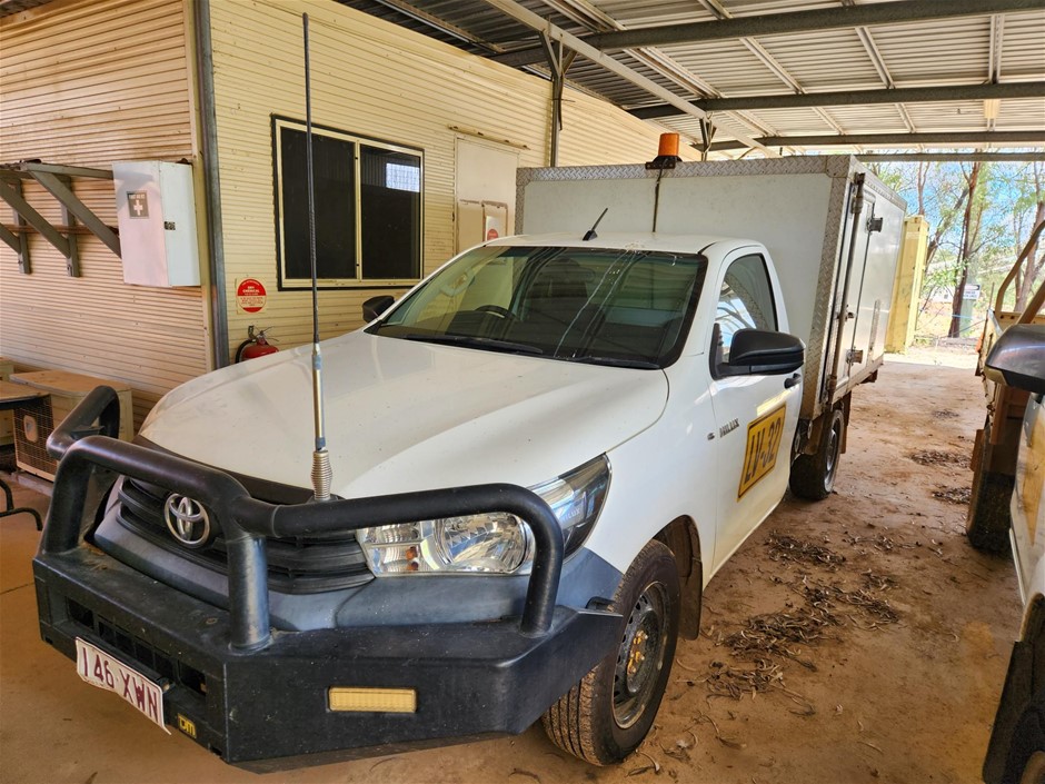 2018 Toyota Hilux Workmate Ute Auction (0013-7050300) | Grays Australia