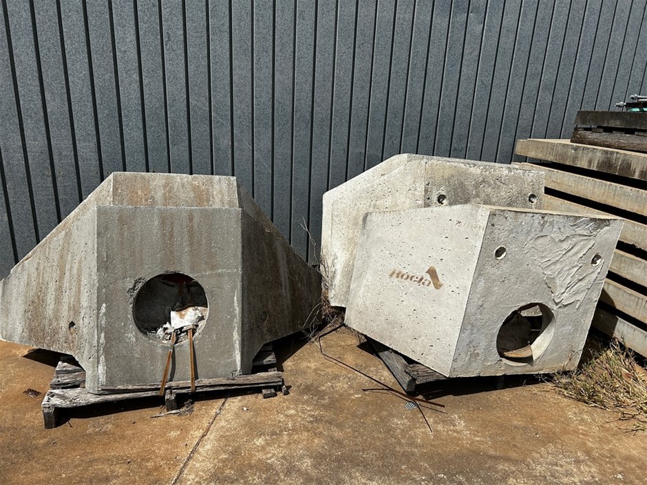 5x Unused Culvert Headwalls with 375mm cut out Auction (0098-5056002 ...