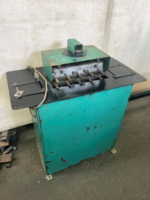 Herless 20G Pitsburg Machine With Flanger 240 Volt Auction (0060 ...