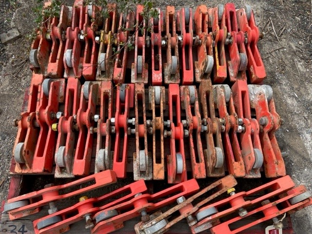 Pallet of 34 x Peri BR Shaft Platform Gravity Pivot Plates Auction ...