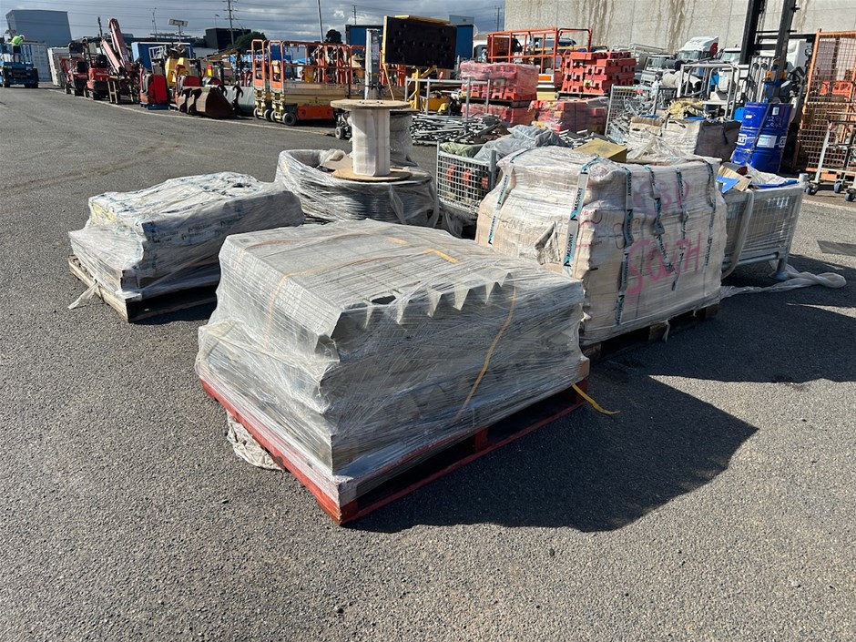 3 x Pallet of Assorted Concrete Spacers Auction (0045-3028680) | Grays ...