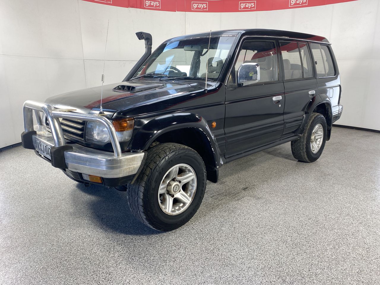 1992 Mitsubishi Pajero GLS (LWB) NH Turbo Diesel Manual Wagon Auction ...