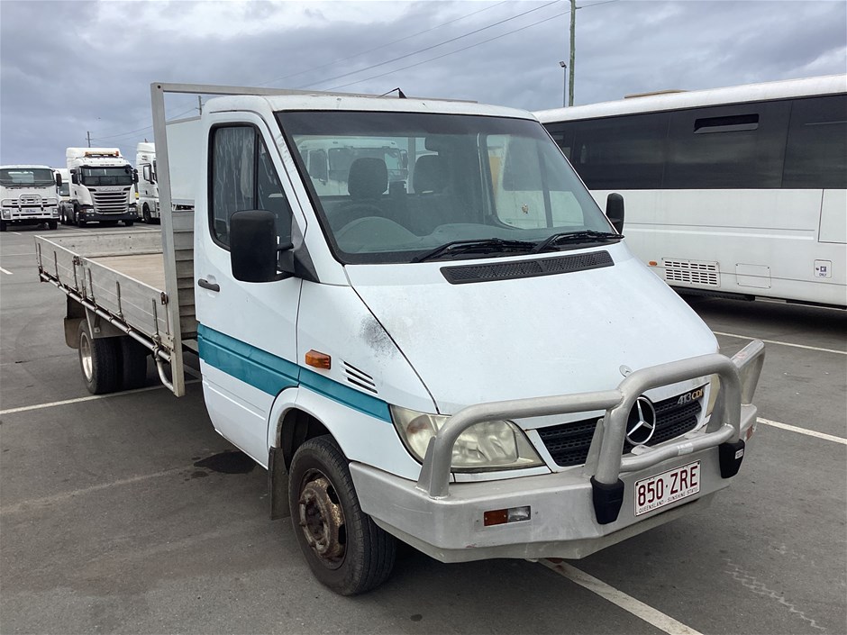 2006 MERCEDES-BENZ LCV-2 4 x 2 Tray Body Truck Auction (0001-7051766 ...