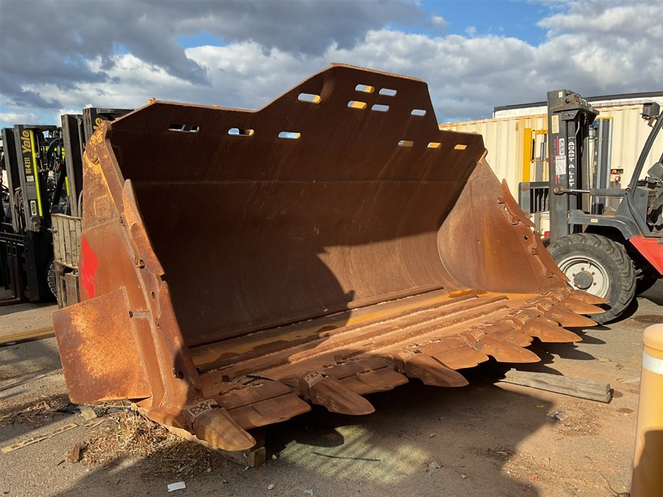 988 CU CAT Bucket Auction (0043-9050427) | Grays Australia