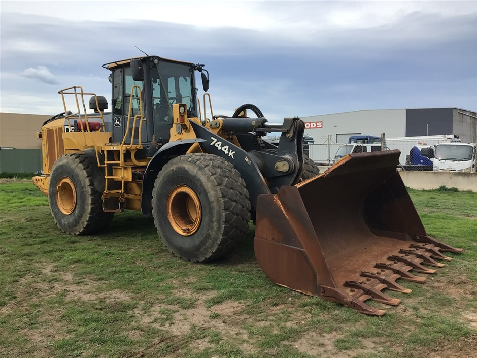 2011 John Deere 744K Wheeled Loader Auction (0001-3029298) | Grays ...