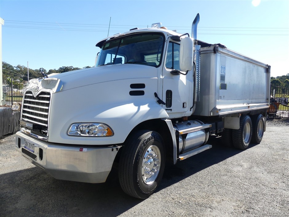2003 Mack CX CNAS 6x4 Tipper Truck Auction (0042-5056580) | Grays Australia