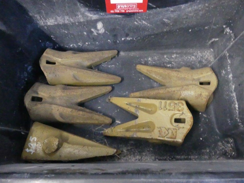 5 Cast Iron Teeth Auction (0145-5056769) | Grays Australia