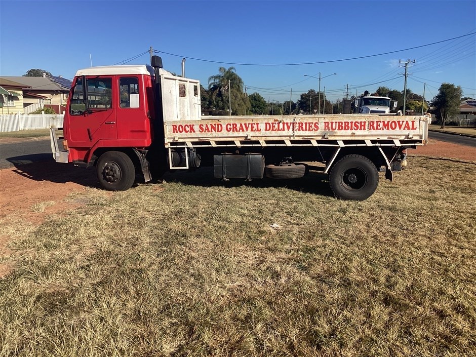 1985 Mitsubishi FK 4 x 2 Tipper Truck Auction (0004-7051963) | Grays ...