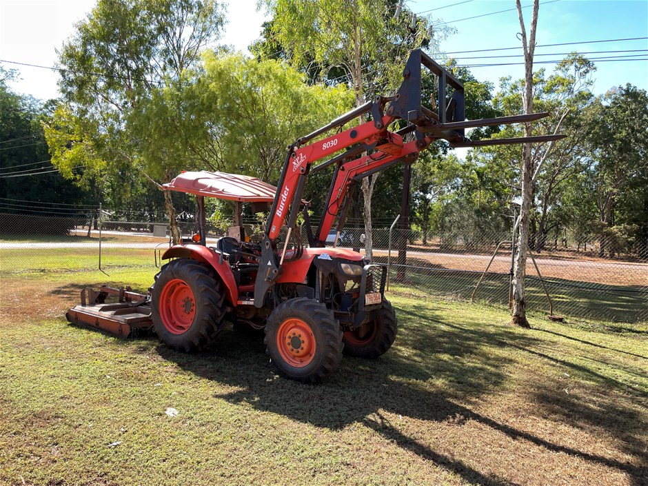 Kubota M6040 Tractor Loader Slasher Auction (0003-8018965) | Grays ...
