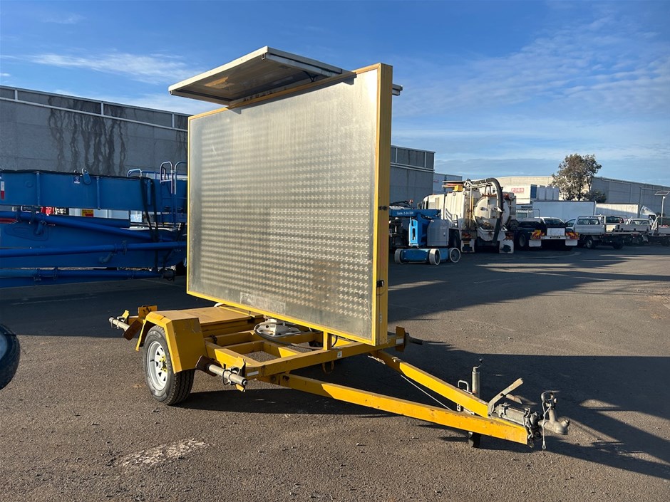 2009 Bartco LED (Amber) Message Board Auction (0047-3029949) | Grays ...