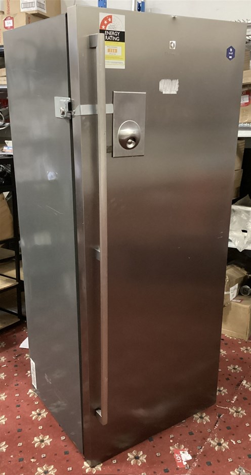 ELECTROLUX 430L Refrigerator Auction (0398-3029685) | Grays Australia