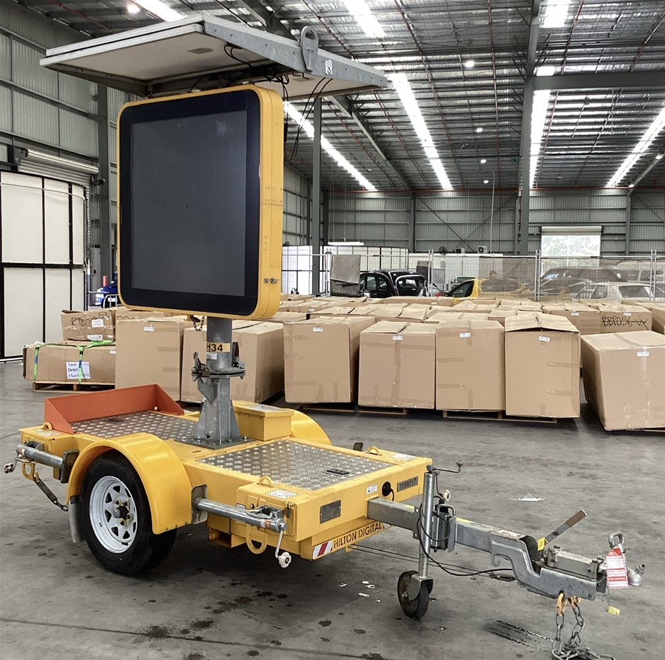 2017 HILTON HD-35 - Solar Variable Speed Limit Sign Trailer Mounted ...