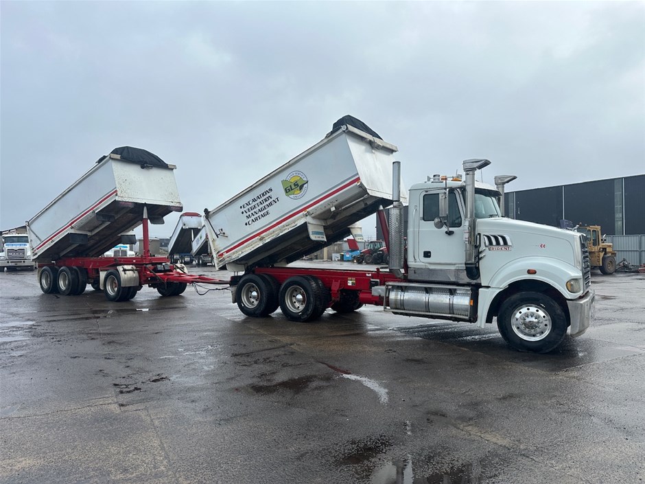 2010 MACK CMHR 6x4 Tipper Truck & 2011 Sloanebuilt Tri-Axle Dog Trailer ...