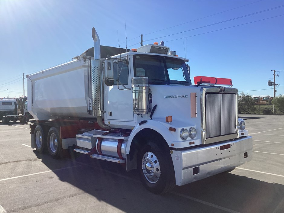 No Reserve 2009 Western-Star 4800FX 6 x 4 Tipper Truck