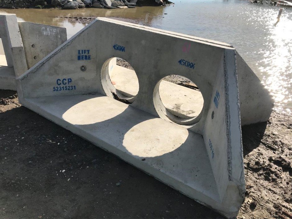 2x Concrete Wing Side Head Walls Auction (0061-3030224) | Grays Australia
