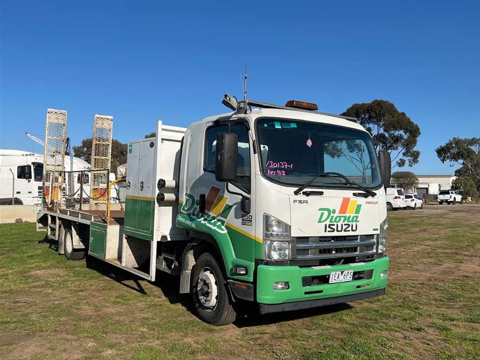 2014 Isuzu FSR 850 4 x 2 Service Truck - Beaver tail with ramps Auction ...