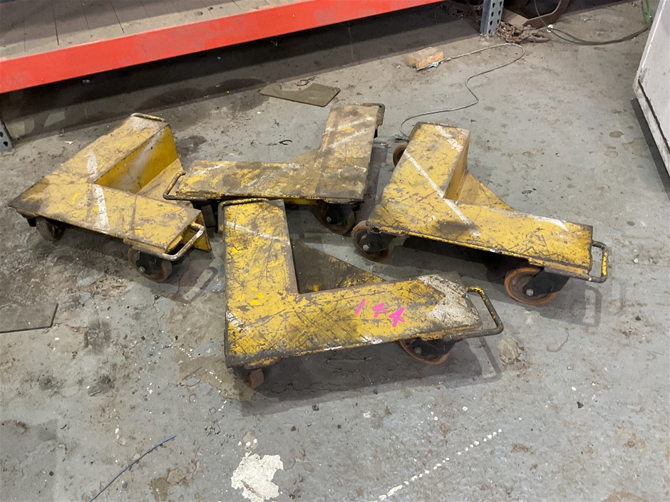 Set of 4 Corner Skates Auction (0146-3029957) | Grays Australia