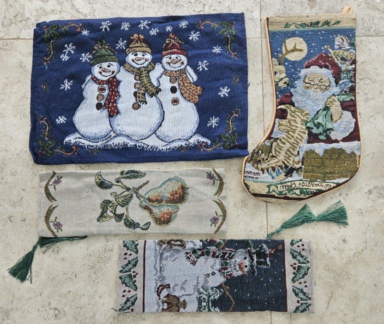 Christmas Set Placemat, Stocking, Wine carriers (4 units) Auction (0004 ...