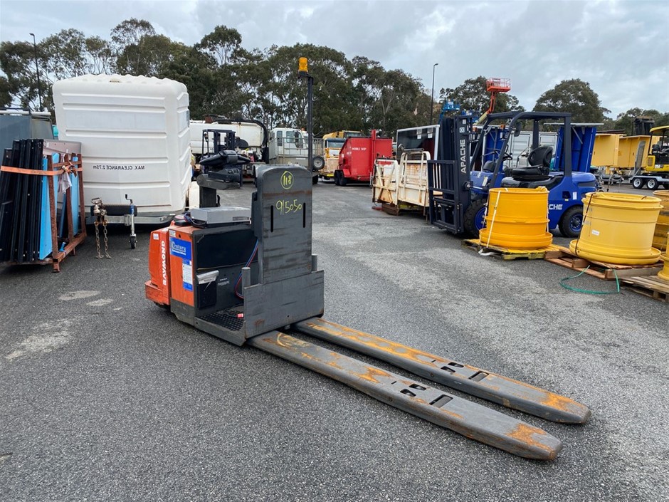 Raymond 8510 Pallet Truck Auction (0015-9052681) | Grays Australia