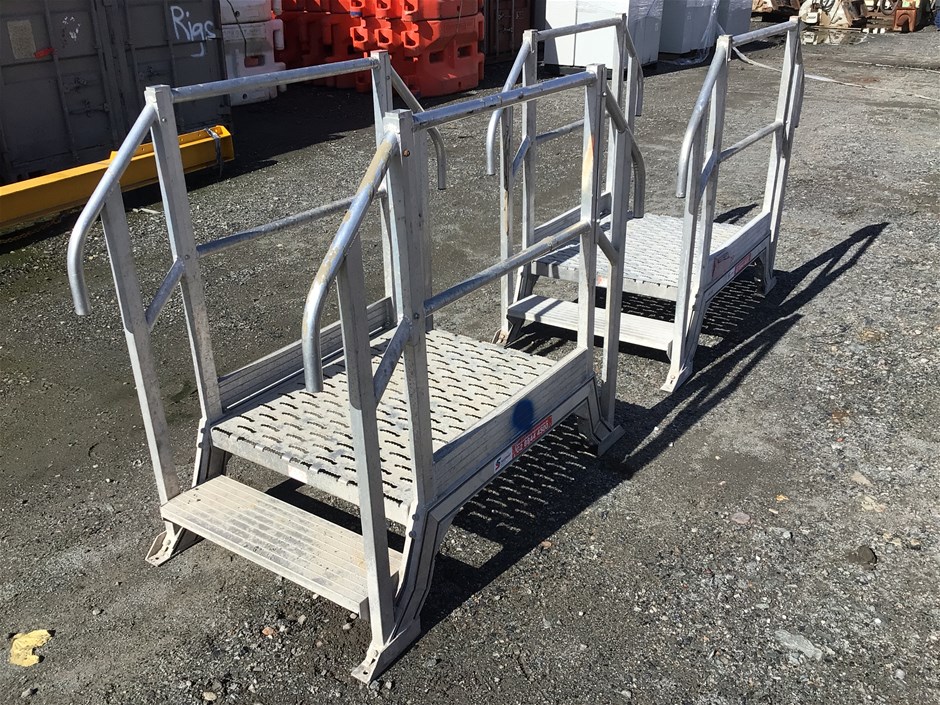 2 x Aluminium Single Step Platforms Auction (0016-7053172) | Grays ...