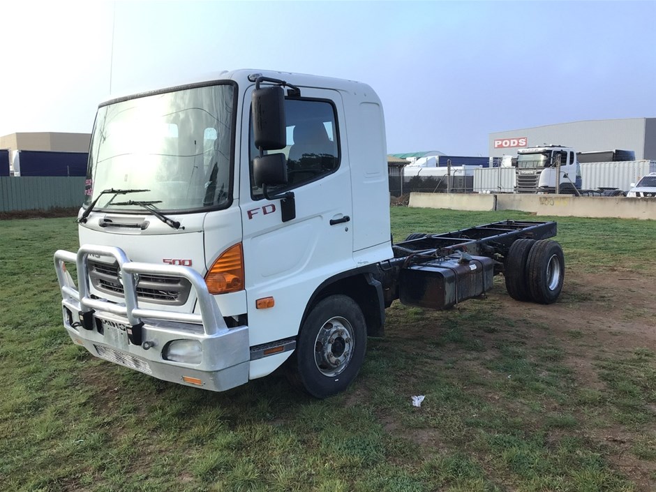 2010 Hino FD 500 4 x 2 Cab Chassis Truck Auction (0017-3033342) | Grays Australia