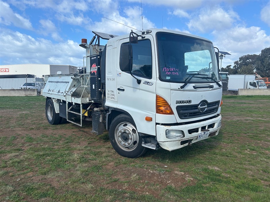 2007 Hino GD 4 x 2 Asphalt Truck Auction (0033-3030300) | Grays Australia