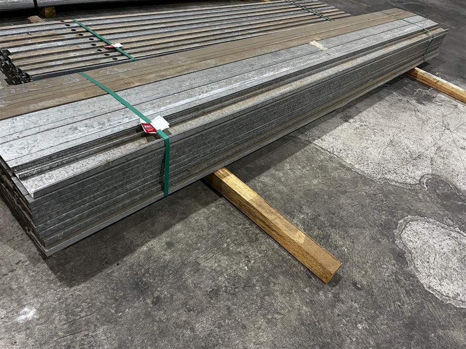 Bulk Lot of Rondo Galvanised Steel Studs Auction (0033-5057720) | Grays ...