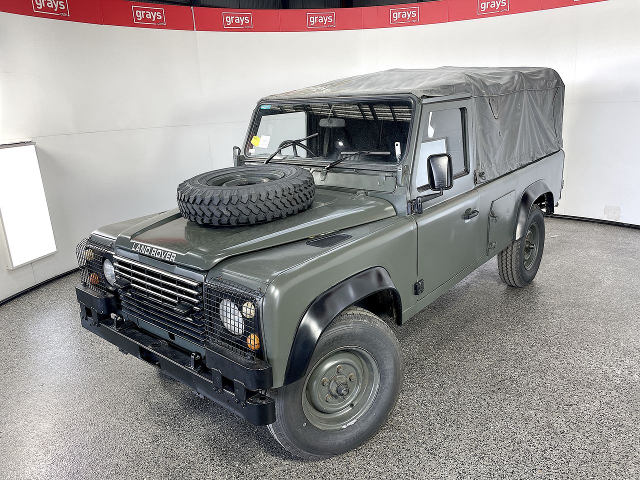 Land Rover Defender 110 Manual Ute Auction (0001-10345367) | Grays ...