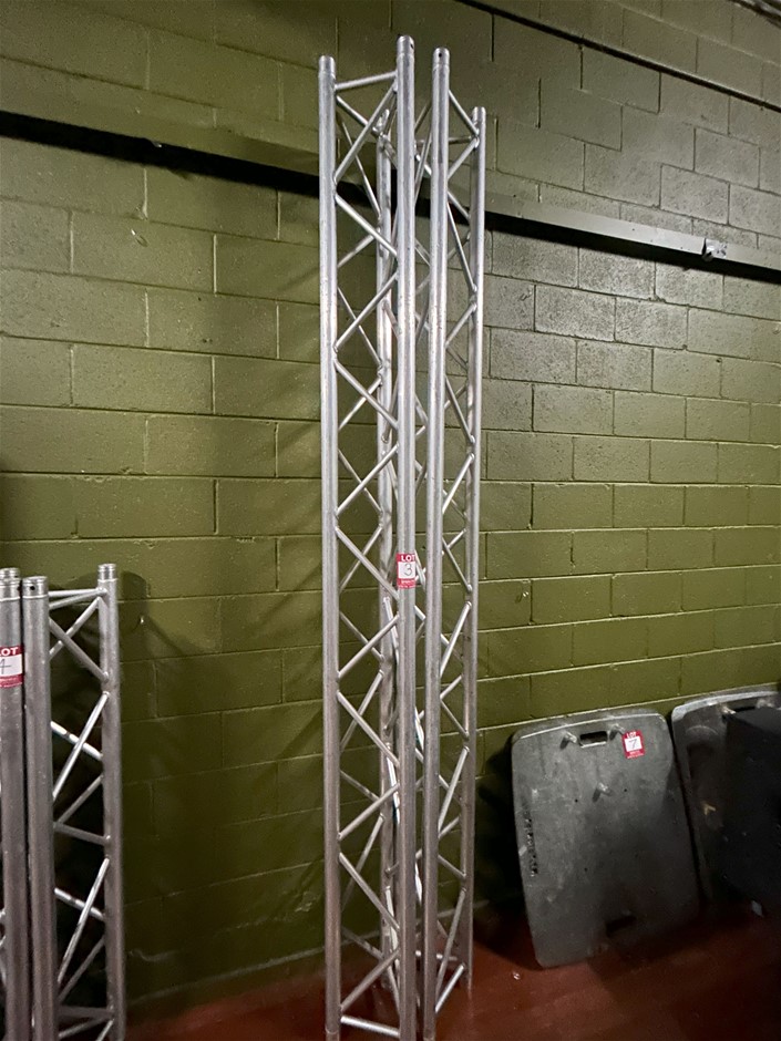2 x GLOBAL F33 3metre Triangular Stage Truss sections Auction (0003 ...