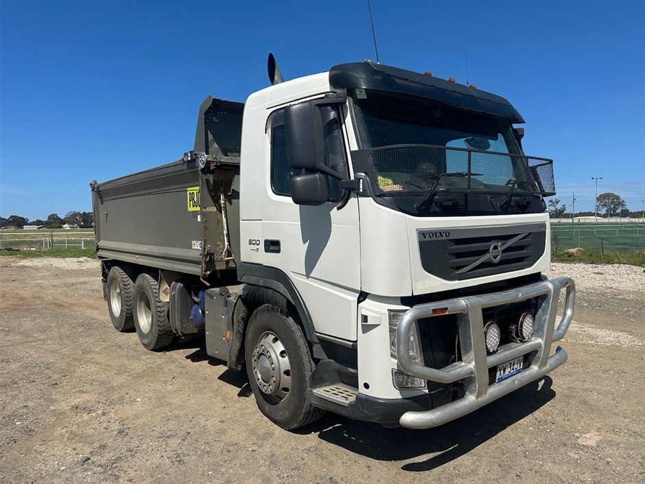 2013 Volvo FM MK2 6 x 4 Tipper Truck Auction (0016-3030689) | Grays ...