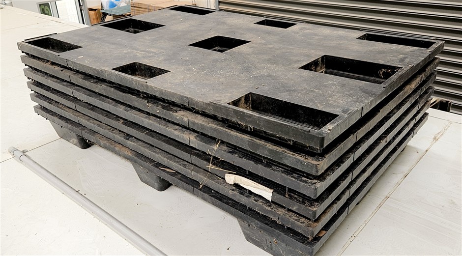 Plastic Pallets (Stack of 6 Units) Auction (0061-3030844) | Grays Australia