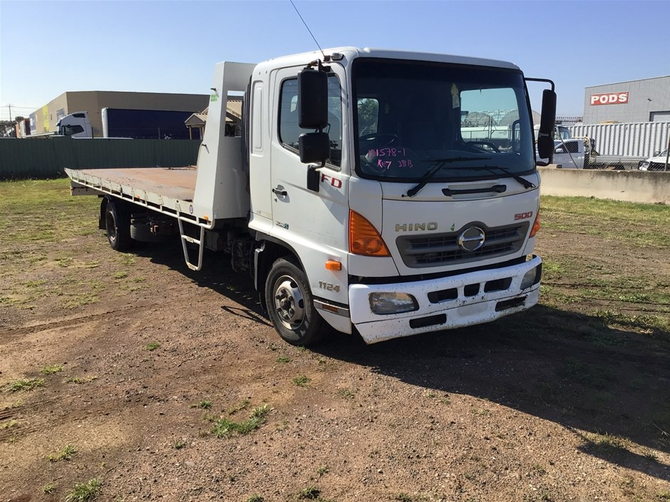 2016 Hino FD500 4 x 2 Tilt Tray Truck Auction (0002-3030741) | Grays ...