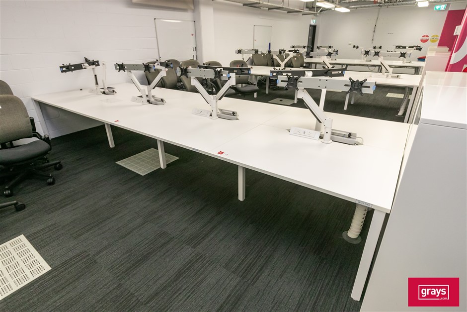 Qty 8 x Side by side / Face to Face Workstation Desks Auction (0529 ...