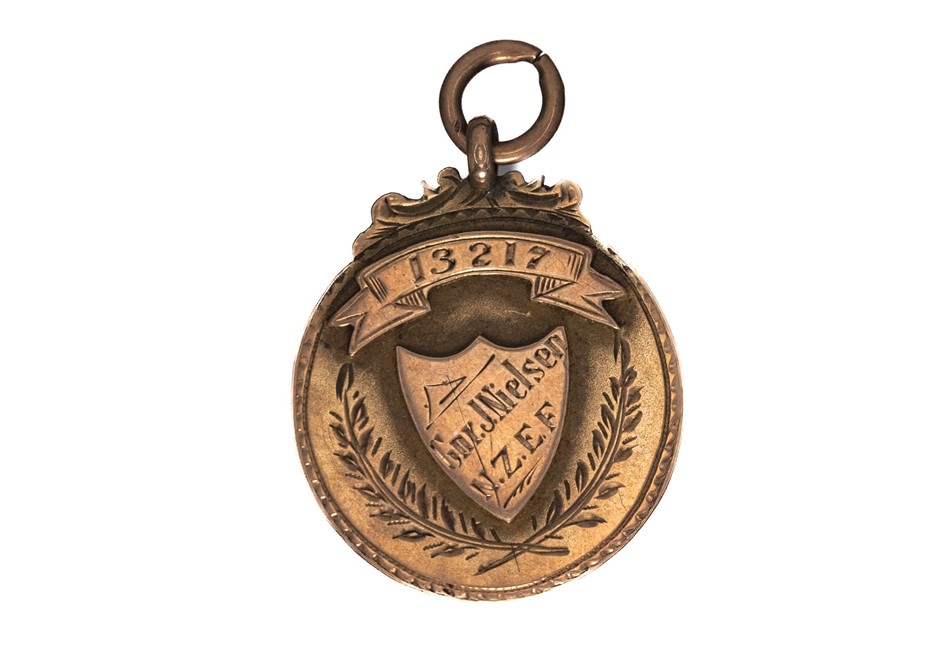 1919 N.Z.E.F. (New Zealand Expeditionary Forces) 9Ct Gold Medal fob ...
