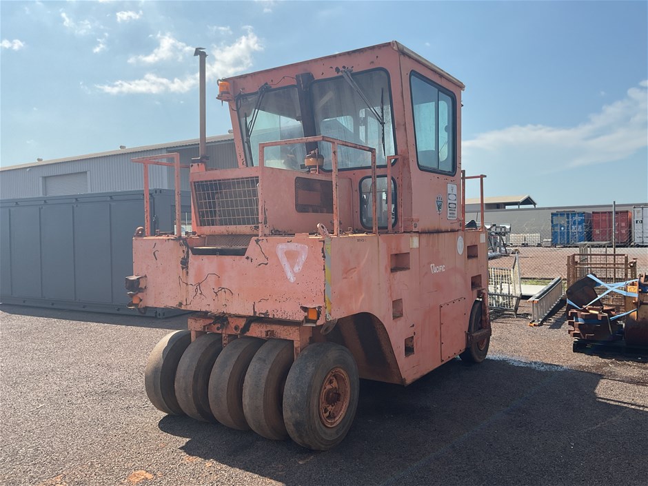 Unreserved Pacific RP16 Multi Wheel Roller