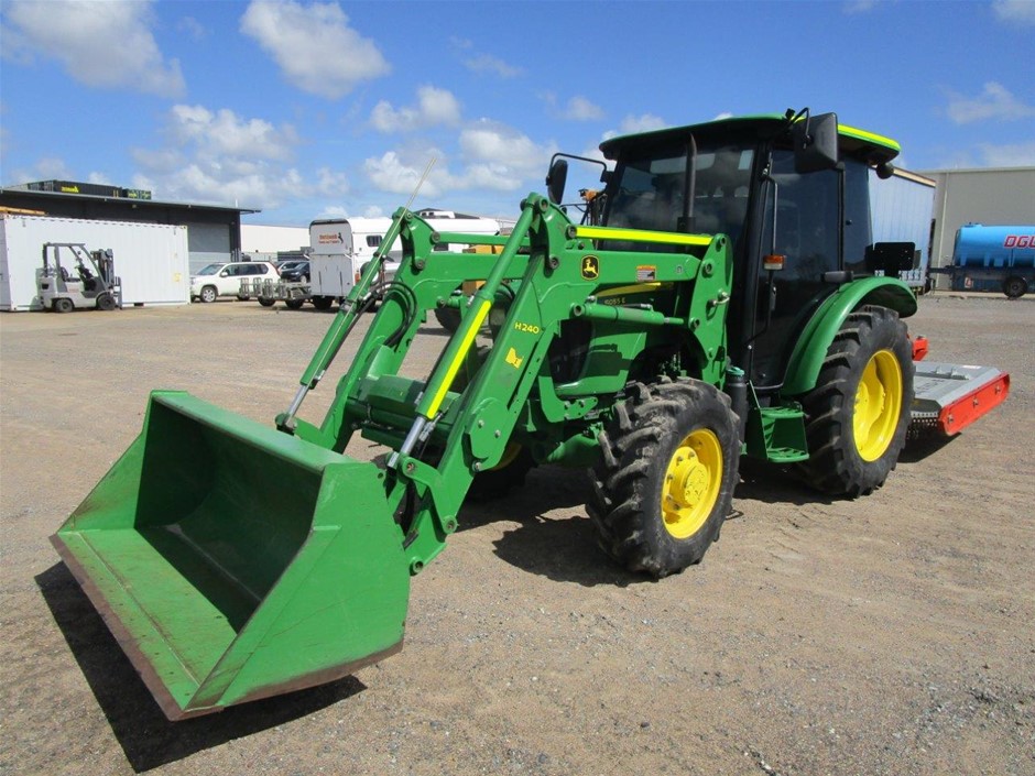 2022 John Deere 5055E 4WD Tractor / Loader / Slasher