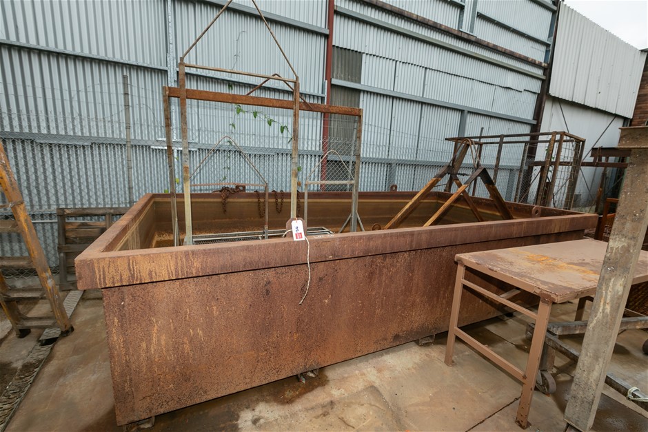 Heavy Duty Large Caustic Dipping Tank Auction (0126-5058208) | Grays ...