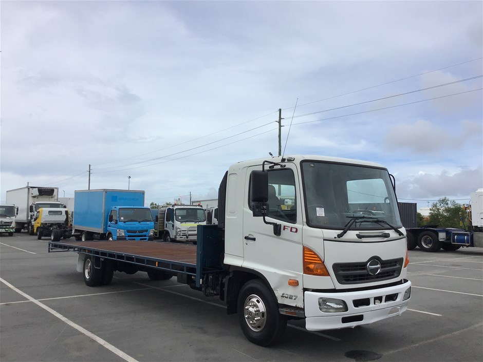 2010 Hino FD 4 x 2 Tray Body Truck